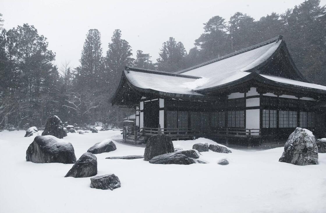 Japan Winter Travel Guide 2025: Snow, Onsen, and Crystal-Clear Fuji Views